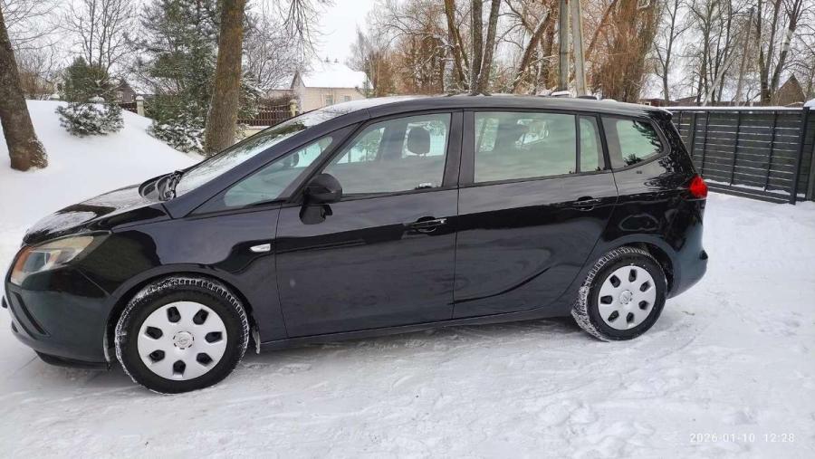 Black Opel Zafira 2015 in Pasvalys, with an engine capacity of 1.60 L and mileage of 230 thousand km for 5200 €, photo 15 on AUTOMOTO.COM.LV