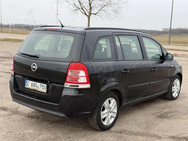 Black Opel Zafira 2015 in Kaunas, with an engine capacity of 1.70 L and mileage of 131 thousand km for 3150 €, photo 6 on AUTOMOTO.COM.LV