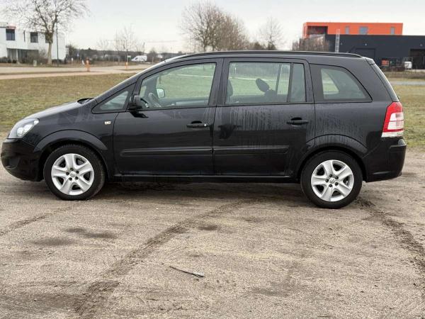 Black Opel Zafira 2015 in Kaunas, with an engine capacity of 1.70 L and mileage of 131 thousand km for 3150 €, photo 9 on AUTOMOTO.COM.LV
