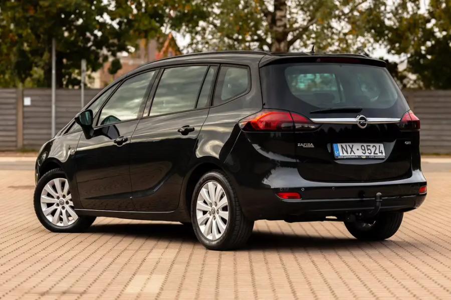 Melns Opel Zafira 2015 Jelgava, ar dzinēja tilpumu 2.00 L un nobraukumu 259 tūkst. km par 7900 €, foto 5 vietnē AUTOMOTO.COM.LV
