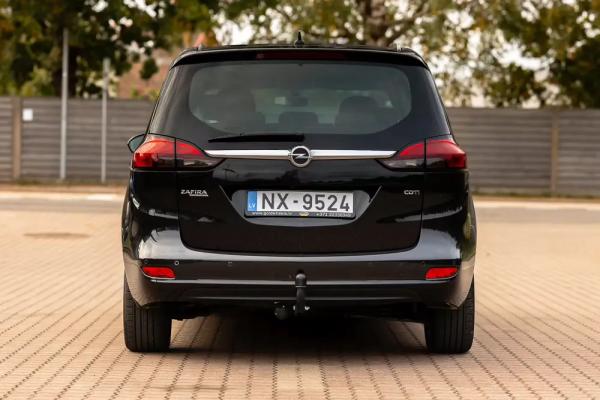 Black Opel Zafira 2015 in Jelgava, with an engine capacity of 2.00 L and mileage of 259 thousand km for 7900 €, photo 6 on AUTOMOTO.COM.LV