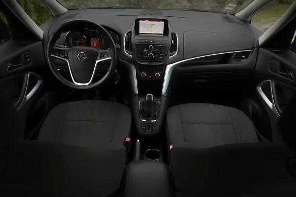 Black Opel Zafira 2015 in Jelgava, with an engine capacity of 2.00 L and mileage of 259 thousand km for 7900 €, photo 8 on AUTOMOTO.COM.LV