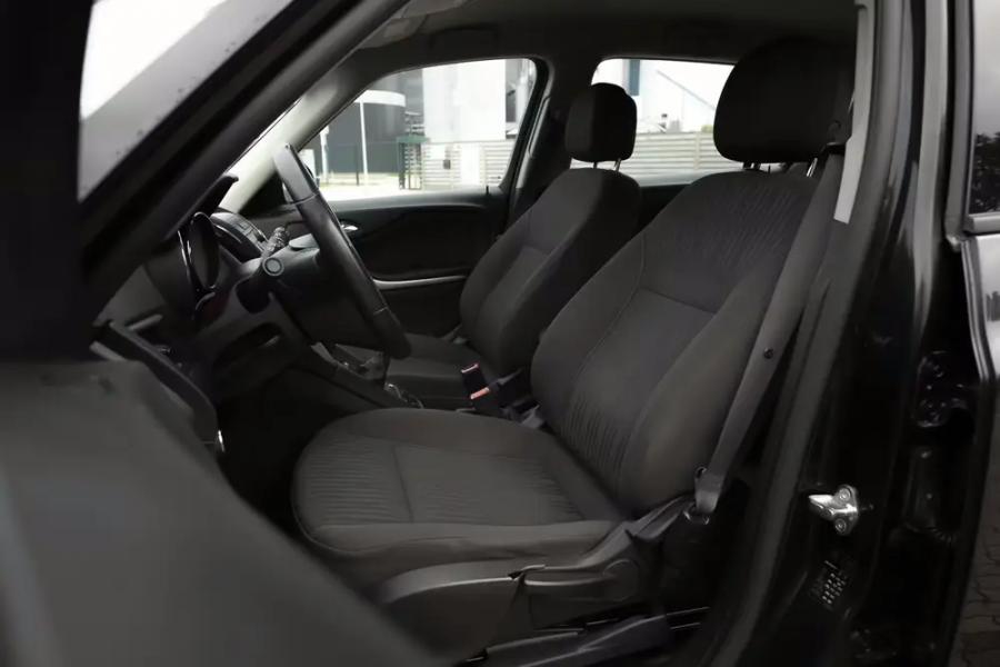 Melns Opel Zafira 2015 Jelgava, ar dzinēja tilpumu 2.00 L un nobraukumu 259 tūkst. km par 7900 €, foto 11 vietnē AUTOMOTO.COM.LV