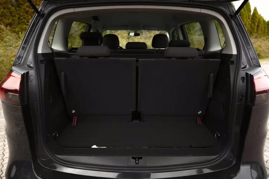 Melns Opel Zafira 2015 Jelgava, ar dzinēja tilpumu 2.00 L un nobraukumu 259 tūkst. km par 7900 €, foto 22 vietnē AUTOMOTO.COM.LV