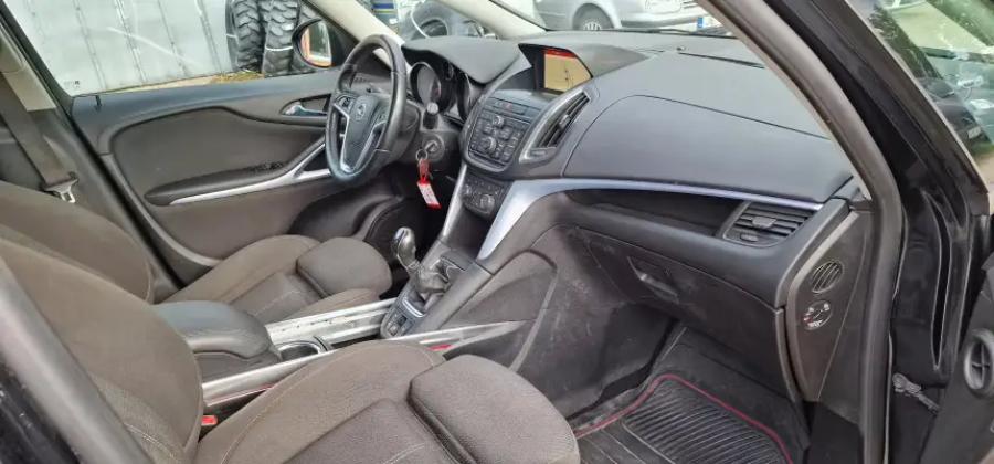Melns Opel Zafira 2015 Valmiera, ar dzinēja tilpumu 1.60 L un nobraukumu 191 tūkst. km par 6300 €, foto 10 vietnē AUTOMOTO.COM.LV