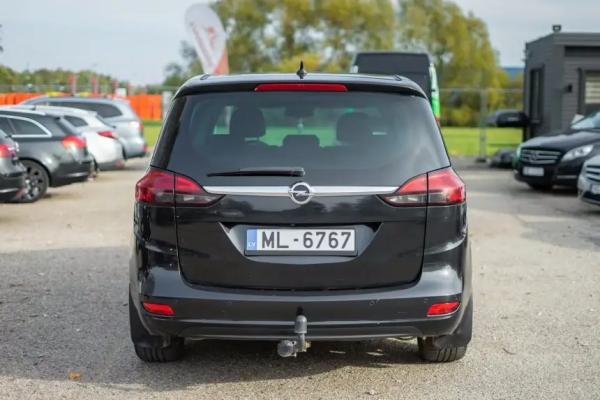 Black Opel Zafira 2015 in Liepaja, with an engine capacity of 1.60 L and mileage of 215 thousand km for 9000 €, photo 3 on AUTOMOTO.COM.LV