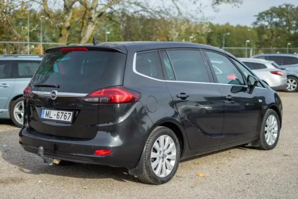 Black Opel Zafira 2015 in Liepaja, with an engine capacity of 1.60 L and mileage of 215 thousand km for 9000 €, photo 4 on AUTOMOTO.COM.LV