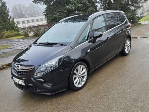 Black Opel Zafira 2015 in Jekabpils, with an engine capacity of 2.00 L and mileage of 270 thousand km for 6990 €, photo  on AUTOMOTO.COM.LV
