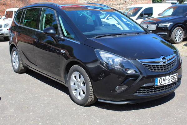 Black Opel Zafira 2015 in Liepaja, with an engine capacity of 1.60 L and mileage of 132 thousand km for 7500 €, photo 1 on AUTOMOTO.COM.LV