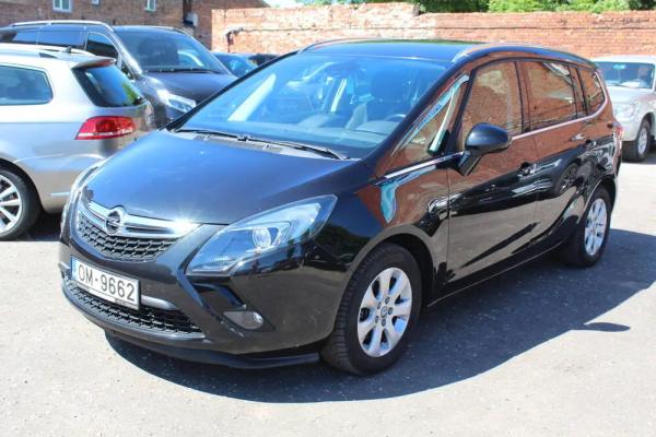 Black Opel Zafira 2015 in Liepaja, with an engine capacity of 1.60 L and mileage of 132 thousand km for 7500 €, photo 2 on AUTOMOTO.COM.LV