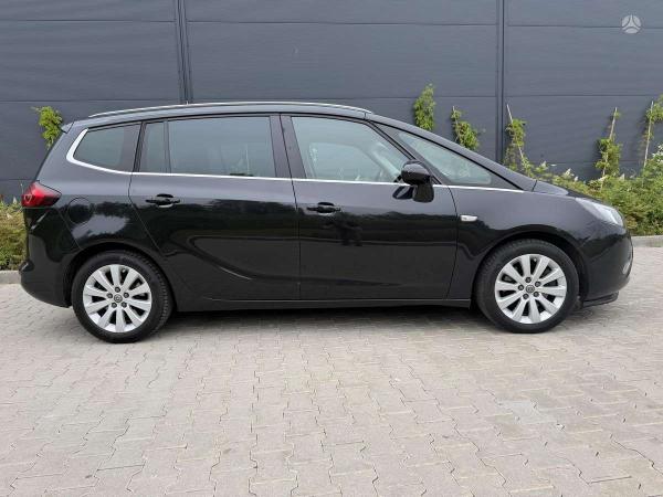 Black Opel Zafira 2015 in Vilnius, with an engine capacity of 2.00 L and mileage of 190 thousand km for 6500 €, photo 9 on AUTOMOTO.COM.LV