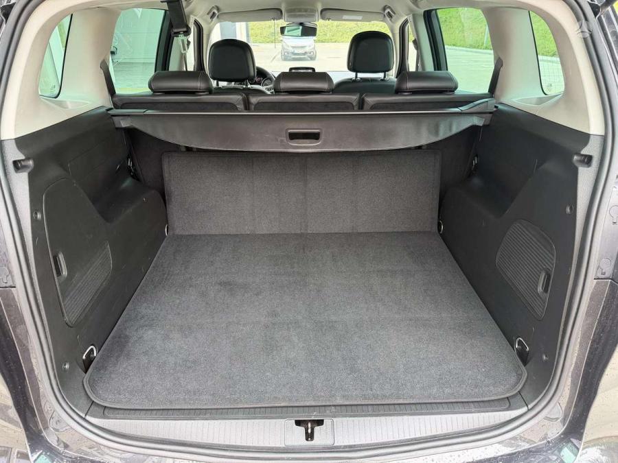 Melns Opel Zafira 2015 Viļņa, ar dzinēja tilpumu 1.91 L un nobraukumu 160 tūkst. km par 6700 €, foto 23 vietnē AUTOMOTO.COM.LV