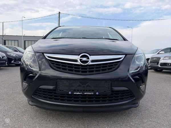 Black Opel Zafira 2015 in Kaunas, with an engine capacity of 1.96 L and mileage of 226 thousand km for 6999 €, photo 1 on AUTOMOTO.COM.LV