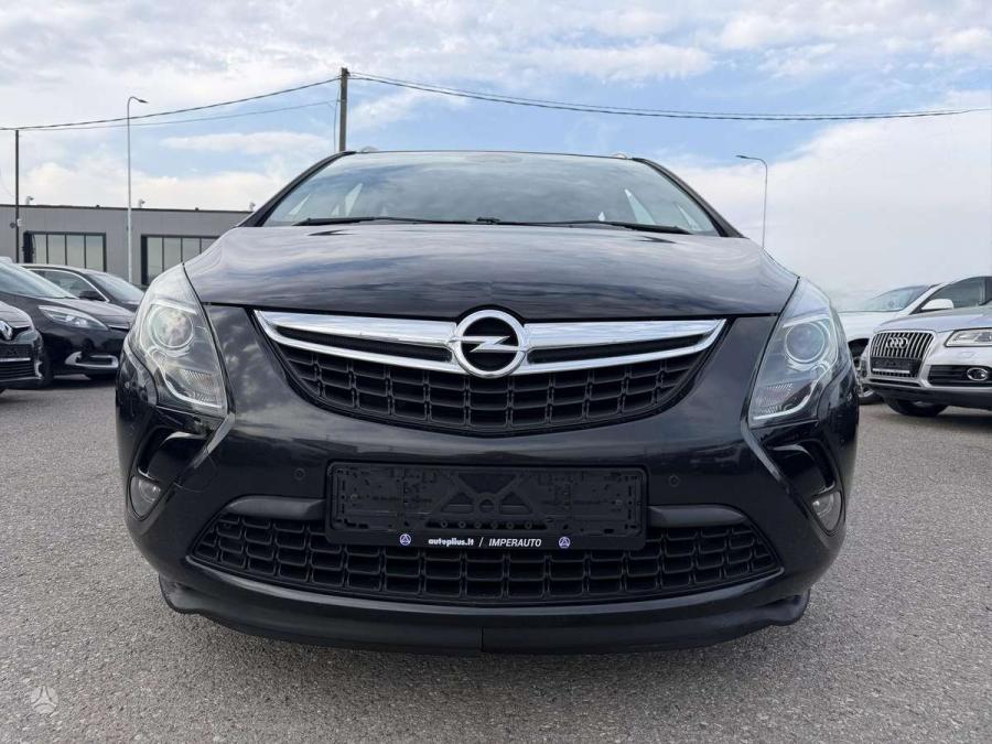 Black Opel Zafira 2015 in Kaunas, with an engine capacity of 1.96 L and mileage of 226 thousand km for 6999 €, photo 1 on AUTOMOTO.COM.LV