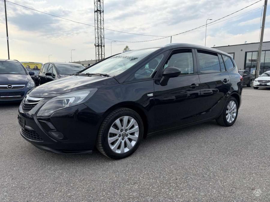 Black Opel Zafira 2015 in Kaunas, with an engine capacity of 1.96 L and mileage of 226 thousand km for 6999 €, photo 4 on AUTOMOTO.COM.LV