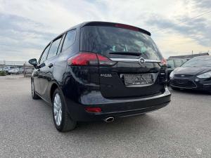 Black Opel Zafira 2015 in Kaunas, with an engine capacity of 1.96 L and mileage of 226 thousand km for 6999 €, photo 5 on AUTOMOTO.COM.LV