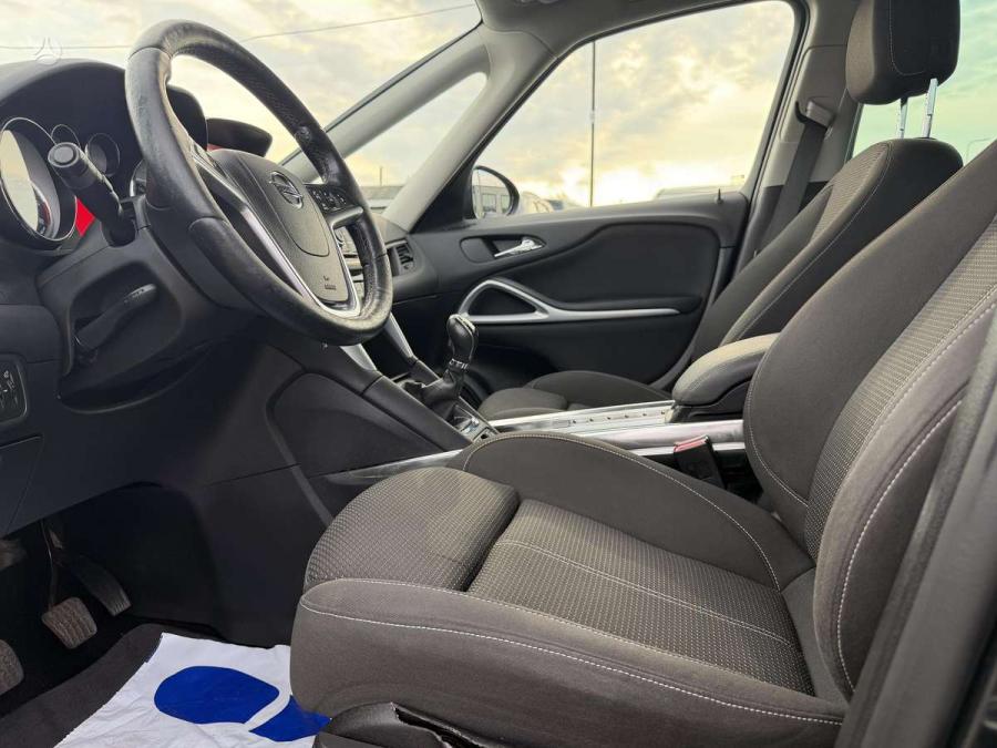 Black Opel Zafira 2015 in Kaunas, with an engine capacity of 1.96 L and mileage of 226 thousand km for 6999 €, photo 9 on AUTOMOTO.COM.LV