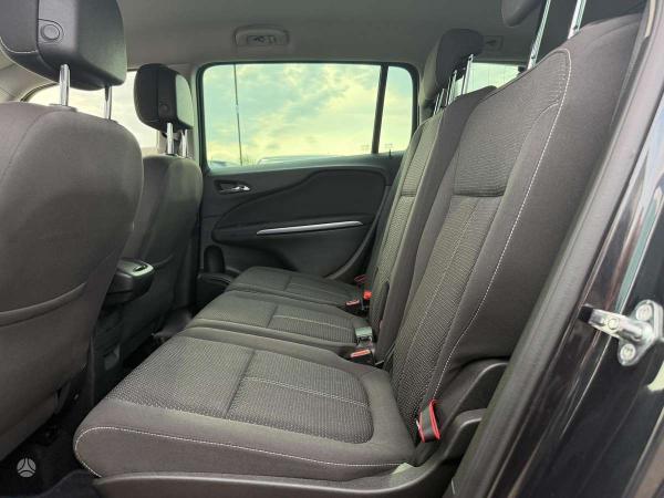 Black Opel Zafira 2015 in Kaunas, with an engine capacity of 1.96 L and mileage of 226 thousand km for 6999 €, photo 9 on AUTOMOTO.COM.LV