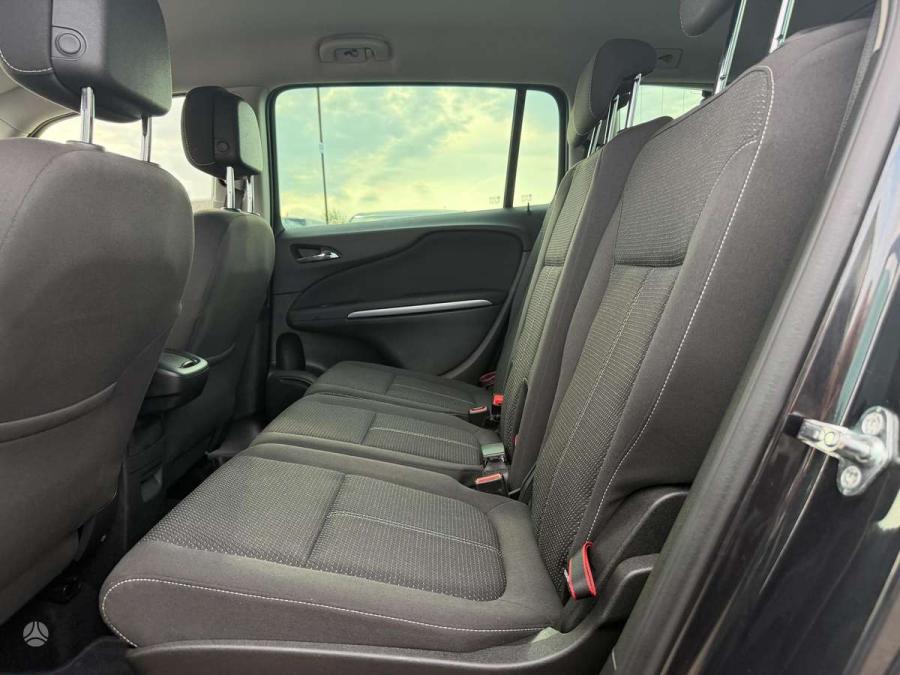 Black Opel Zafira 2015 in Kaunas, with an engine capacity of 1.96 L and mileage of 226 thousand km for 6999 €, photo 10 on AUTOMOTO.COM.LV