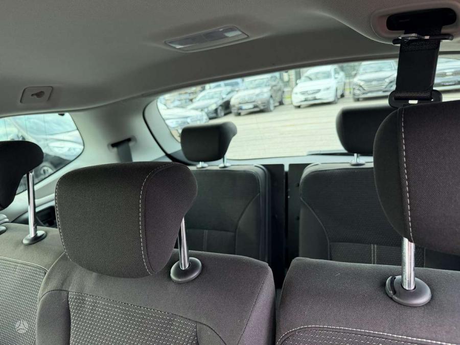 Black Opel Zafira 2015 in Kaunas, with an engine capacity of 1.96 L and mileage of 226 thousand km for 6999 €, photo 12 on AUTOMOTO.COM.LV