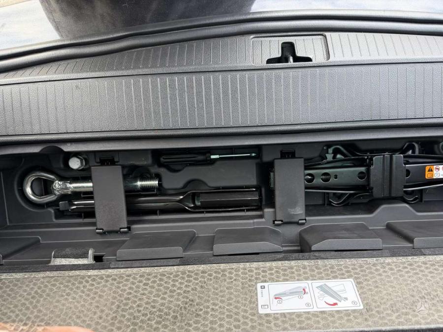 Black Opel Zafira 2015 in Kaunas, with an engine capacity of 1.96 L and mileage of 226 thousand km for 6999 €, photo 14 on AUTOMOTO.COM.LV
