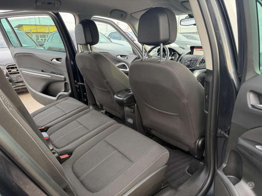 Black Opel Zafira 2015 in Kaunas, with an engine capacity of 1.96 L and mileage of 226 thousand km for 6999 €, photo 15 on AUTOMOTO.COM.LV