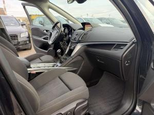 Black Opel Zafira 2015 in Kaunas, with an engine capacity of 1.96 L and mileage of 226 thousand km for 6999 €, photo 16 on AUTOMOTO.COM.LV