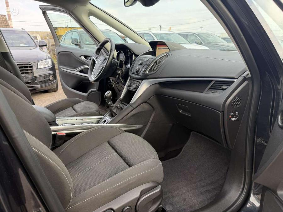 Black Opel Zafira 2015 in Kaunas, with an engine capacity of 1.96 L and mileage of 226 thousand km for 6999 €, photo 16 on AUTOMOTO.COM.LV