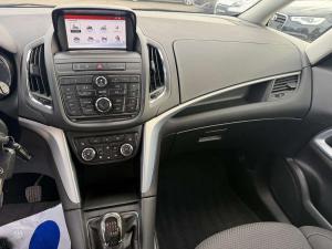 Black Opel Zafira 2015 in Kaunas, with an engine capacity of 1.96 L and mileage of 226 thousand km for 6999 €, photo 18 on AUTOMOTO.COM.LV