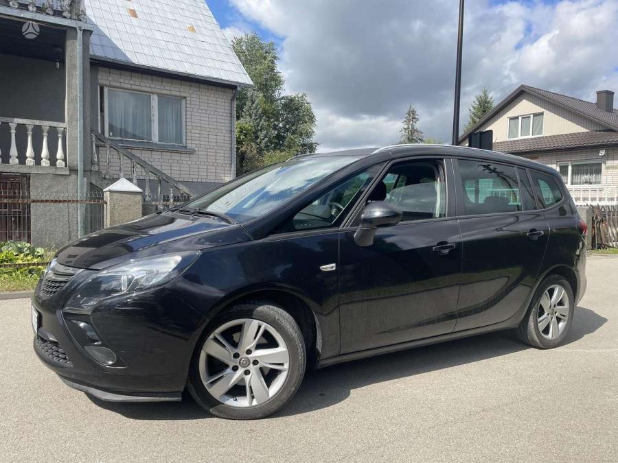 Black Opel Zafira 2015 in Alytus, with an engine capacity of 1.60 L and mileage of 221 thousand km for 4450 €, photo 1 on AUTOMOTO.COM.LV