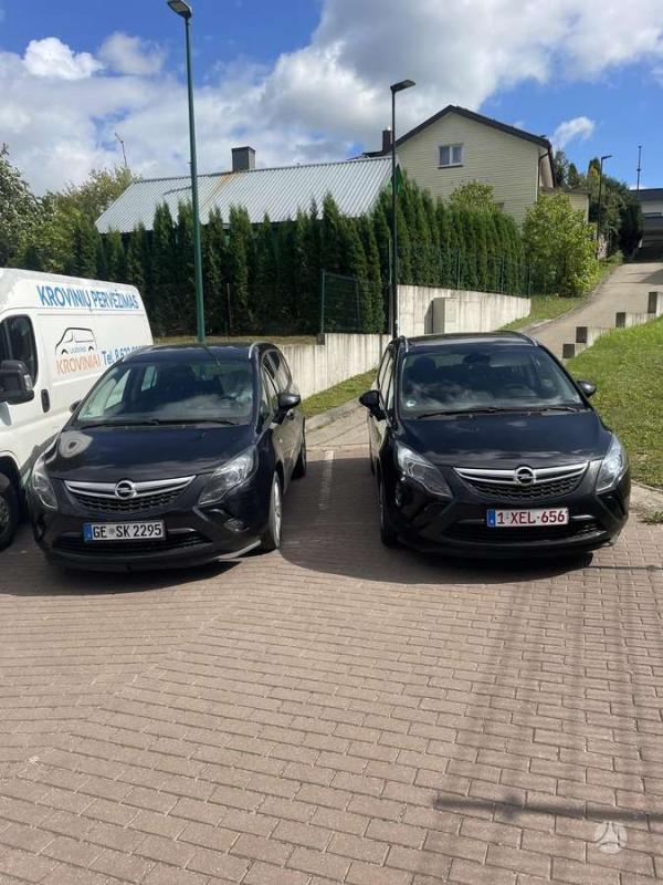 Black Opel Zafira 2015 in Alytus, with an engine capacity of 1.60 L and mileage of 221 thousand km for 4450 €, photo 3 on AUTOMOTO.COM.LV