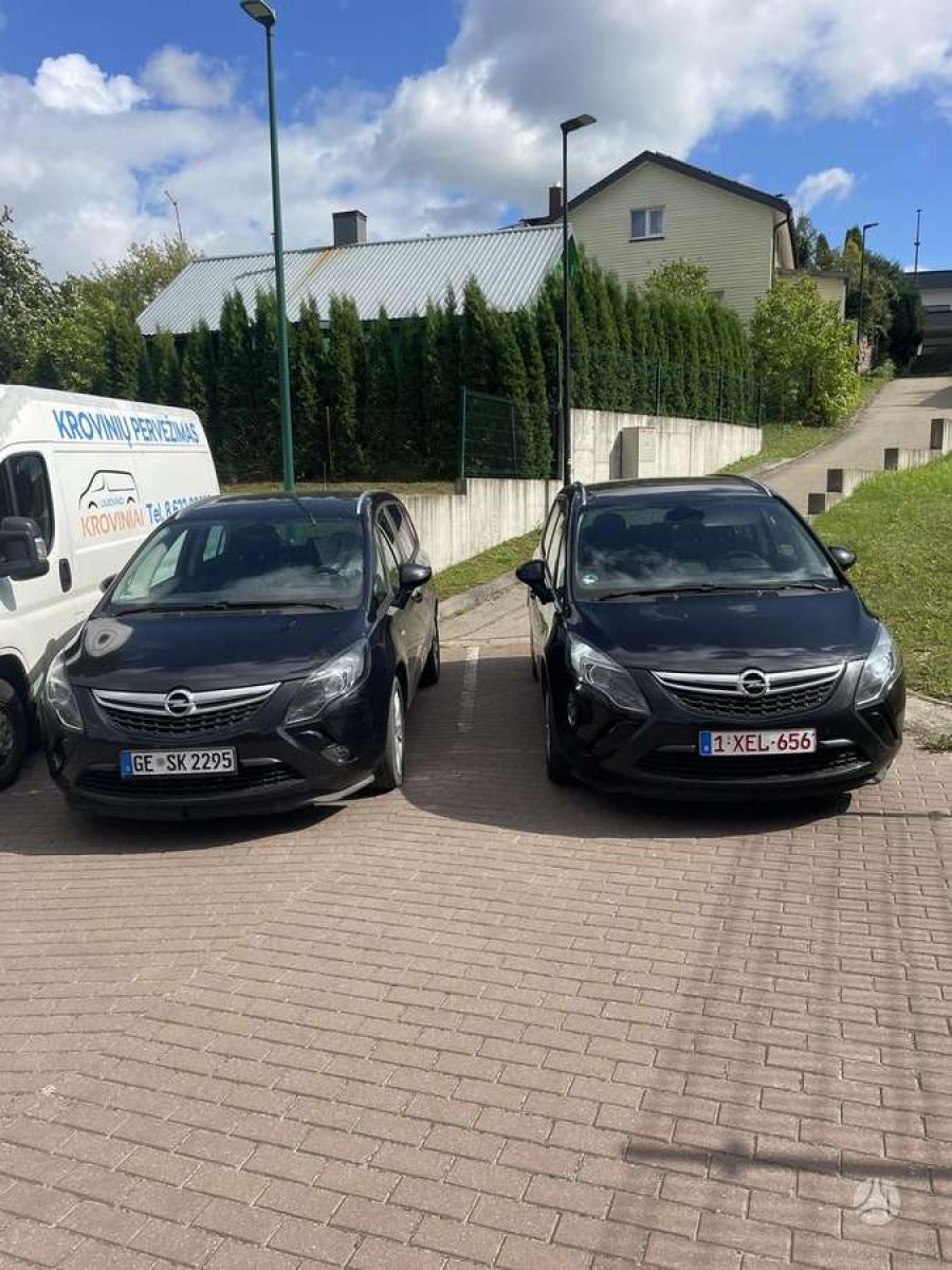 Black Opel Zafira 2015 in Alytus, with an engine capacity of 1.60 L and mileage of 221 thousand km for 4450 €, photo 3 on AUTOMOTO.COM.LV