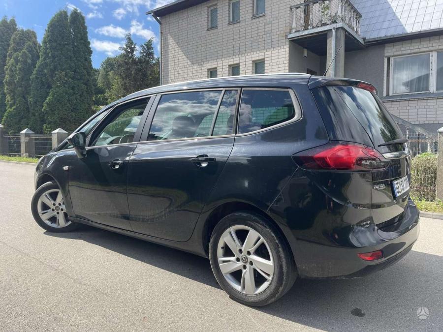 Black Opel Zafira 2015 in Alytus, with an engine capacity of 1.60 L and mileage of 221 thousand km for 4450 €, photo 4 on AUTOMOTO.COM.LV