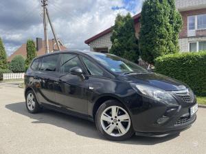 Black Opel Zafira 2015 in Alytus, with an engine capacity of 1.60 L and mileage of 221 thousand km for 4450 €, photo 5 on AUTOMOTO.COM.LV