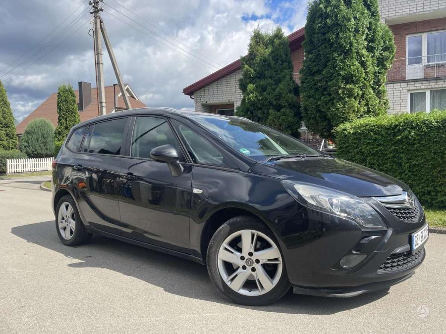 Black Opel Zafira 2015 in Alytus, with an engine capacity of 1.60 L and mileage of 221 thousand km for 4450 €, photo 5 on AUTOMOTO.COM.LV