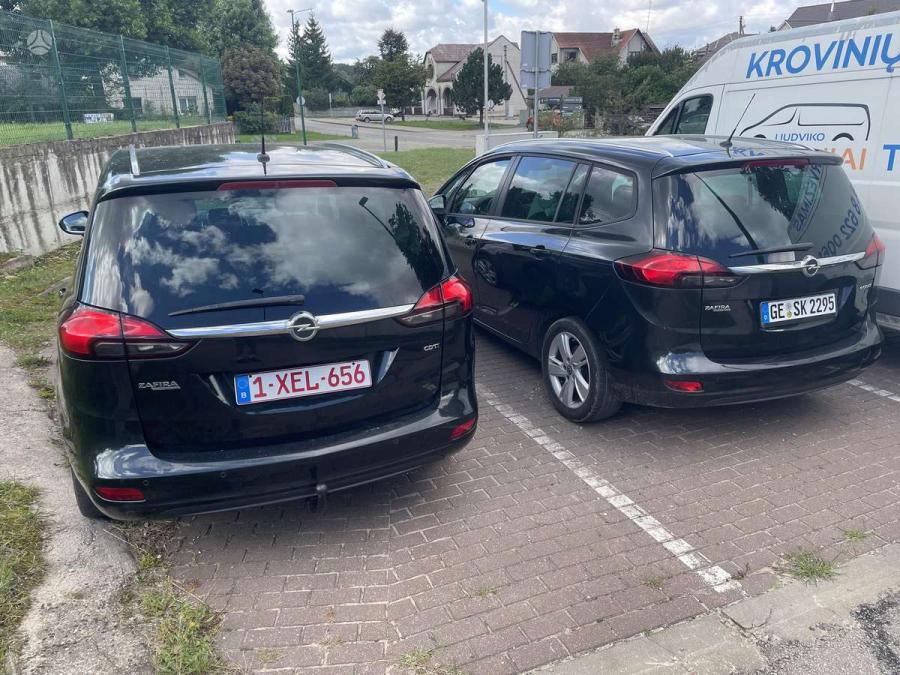 Black Opel Zafira 2015 in Alytus, with an engine capacity of 1.60 L and mileage of 221 thousand km for 4450 €, photo 6 on AUTOMOTO.COM.LV