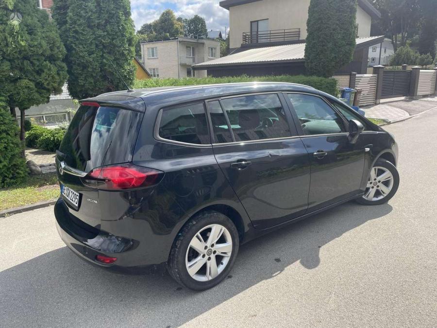 Black Opel Zafira 2015 in Alytus, with an engine capacity of 1.60 L and mileage of 221 thousand km for 4450 €, photo 7 on AUTOMOTO.COM.LV