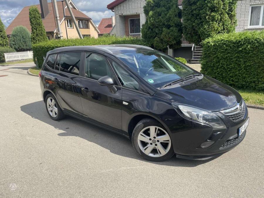 Black Opel Zafira 2015 in Alytus, with an engine capacity of 1.60 L and mileage of 221 thousand km for 4450 €, photo 8 on AUTOMOTO.COM.LV