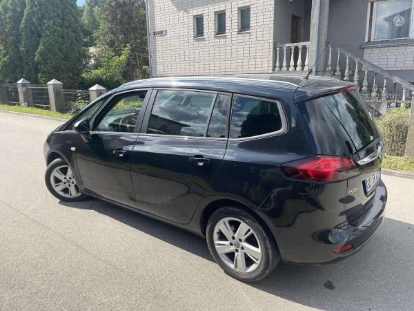 Black Opel Zafira 2015 in Alytus, with an engine capacity of 1.60 L and mileage of 221 thousand km for 4450 €, photo 9 on AUTOMOTO.COM.LV