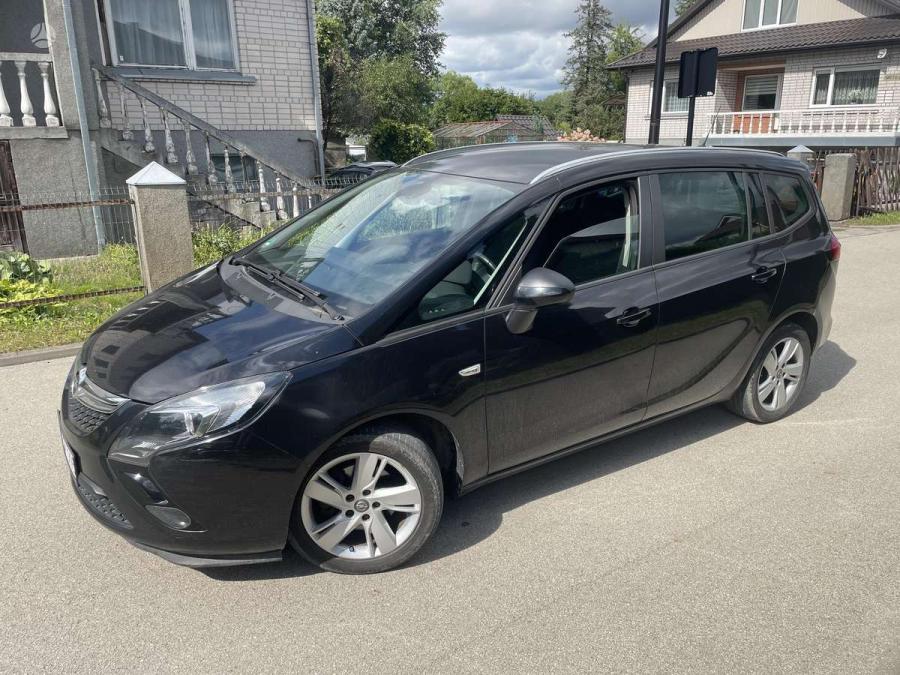 Black Opel Zafira 2015 in Alytus, with an engine capacity of 1.60 L and mileage of 221 thousand km for 4450 €, photo 10 on AUTOMOTO.COM.LV