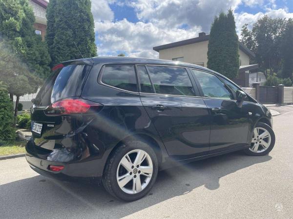 Black Opel Zafira 2015 in Alytus, with an engine capacity of 1.60 L and mileage of 221 thousand km for 4450 €, photo 11 on AUTOMOTO.COM.LV