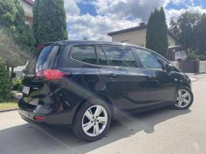 Black Opel Zafira 2015 in Alytus, with an engine capacity of 1.60 L and mileage of 221 thousand km for 4450 €, photo 11 on AUTOMOTO.COM.LV