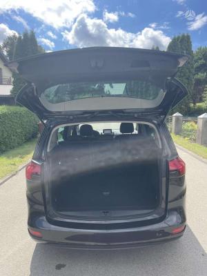 Black Opel Zafira 2015 in Alytus, with an engine capacity of 1.60 L and mileage of 221 thousand km for 4450 €, photo 13 on AUTOMOTO.COM.LV