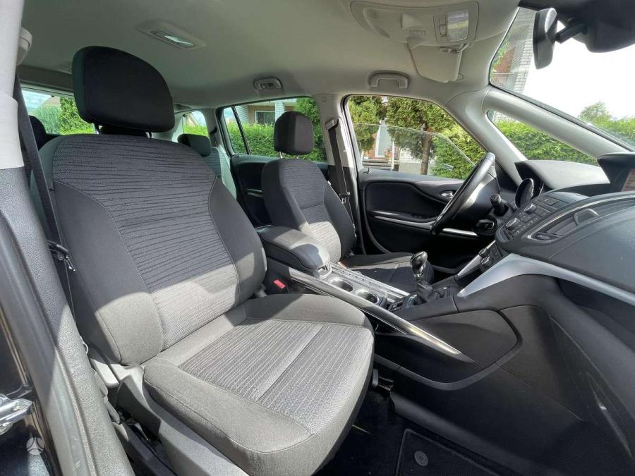 Black Opel Zafira 2015 in Alytus, with an engine capacity of 1.60 L and mileage of 221 thousand km for 4450 €, photo 18 on AUTOMOTO.COM.LV
