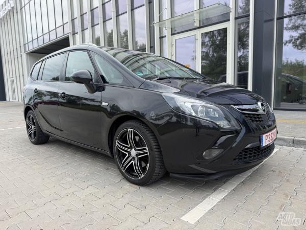Black Opel Zafira 2015 in Vilnius, with an engine capacity of 2.00 L and mileage of 160 thousand km for 6666 €, photo 1 on AUTOMOTO.COM.LV