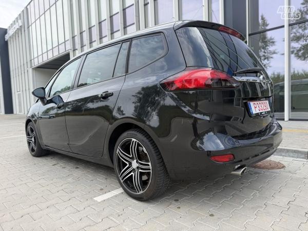 Black Opel Zafira 2015 in Vilnius, with an engine capacity of 2.00 L and mileage of 160 thousand km for 6666 €, photo 8 on AUTOMOTO.COM.LV