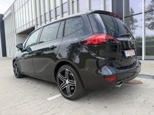 Black Opel Zafira 2015 in Vilnius, with an engine capacity of 2.00 L and mileage of 160 thousand km for 6666 €, photo 8 on AUTOMOTO.COM.LV