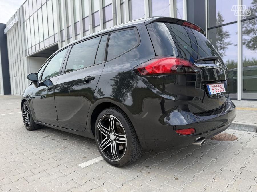 Black Opel Zafira 2015 in Vilnius, with an engine capacity of 2.00 L and mileage of 160 thousand km for 6666 €, photo 8 on AUTOMOTO.COM.LV