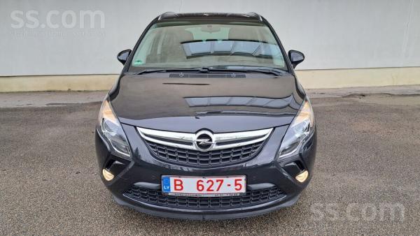 Black Opel Zafira 2016 in Ogre, with an engine capacity of 1.40 L and mileage of 103 thousand km for 8650 €, photo 3 on AUTOMOTO.COM.LV