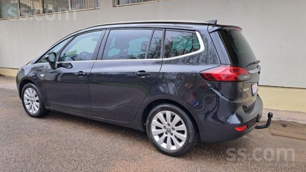 Black Opel Zafira 2016 in Ogre, with an engine capacity of 1.40 L and mileage of 103 thousand km for 8650 €, photo 4 on AUTOMOTO.COM.LV